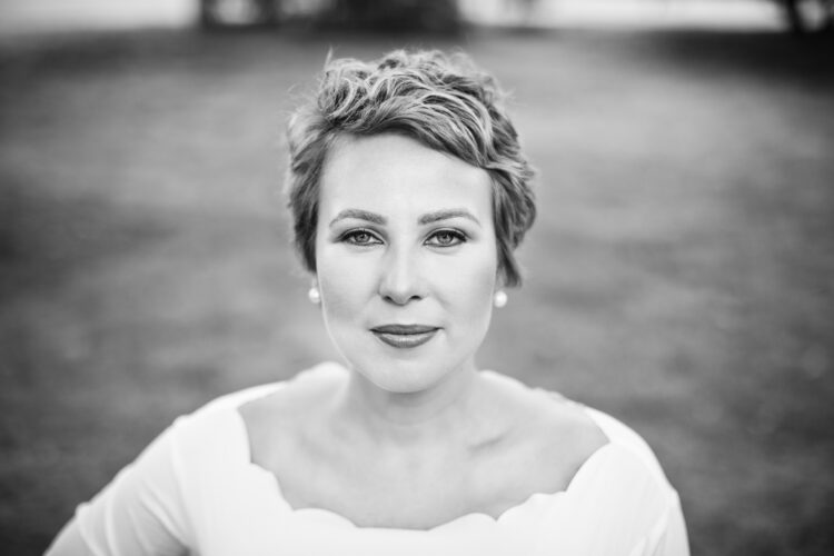 11 Breast Cancer Photoshoot Ideas You'll Love (2025)